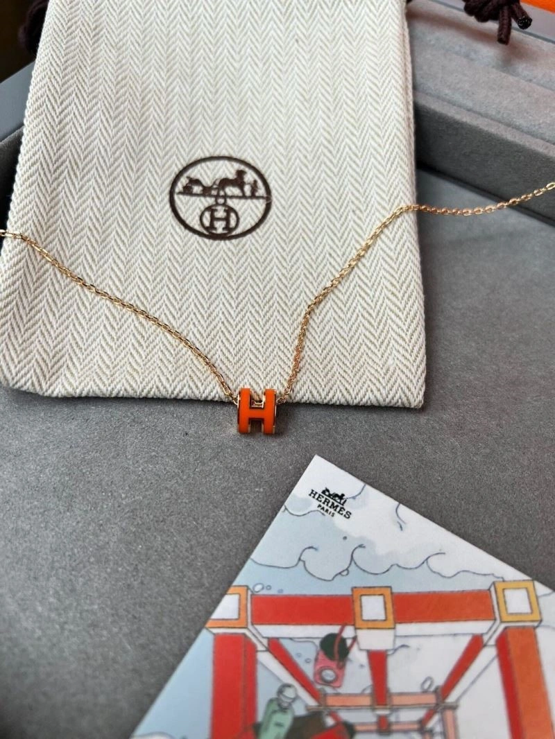 Indistinguishable Hermes Necklaces
