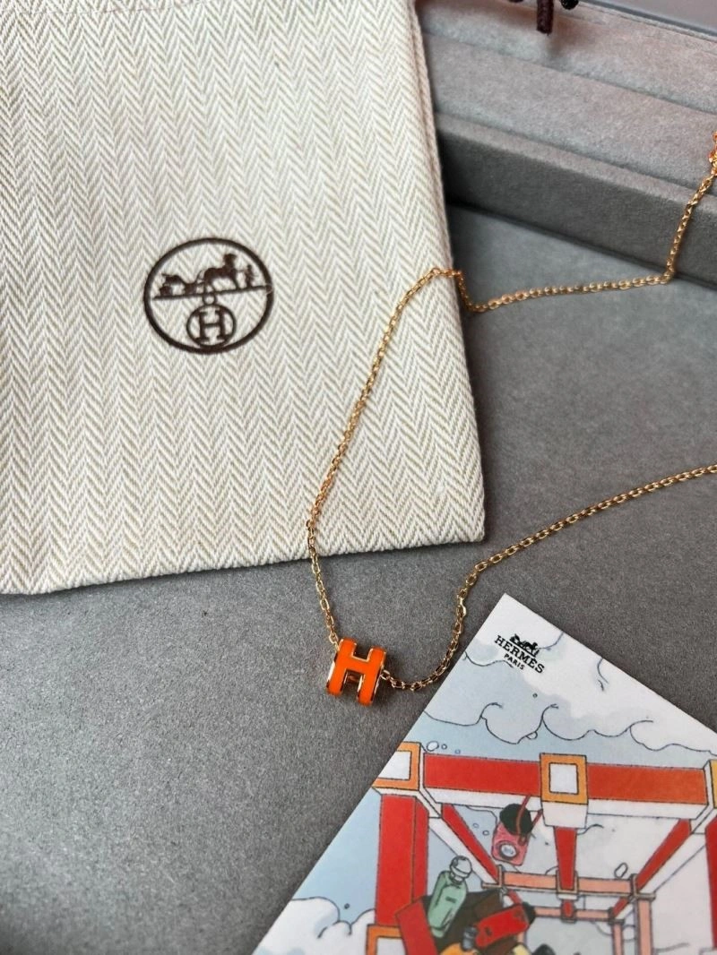 Indistinguishable Hermes Necklaces