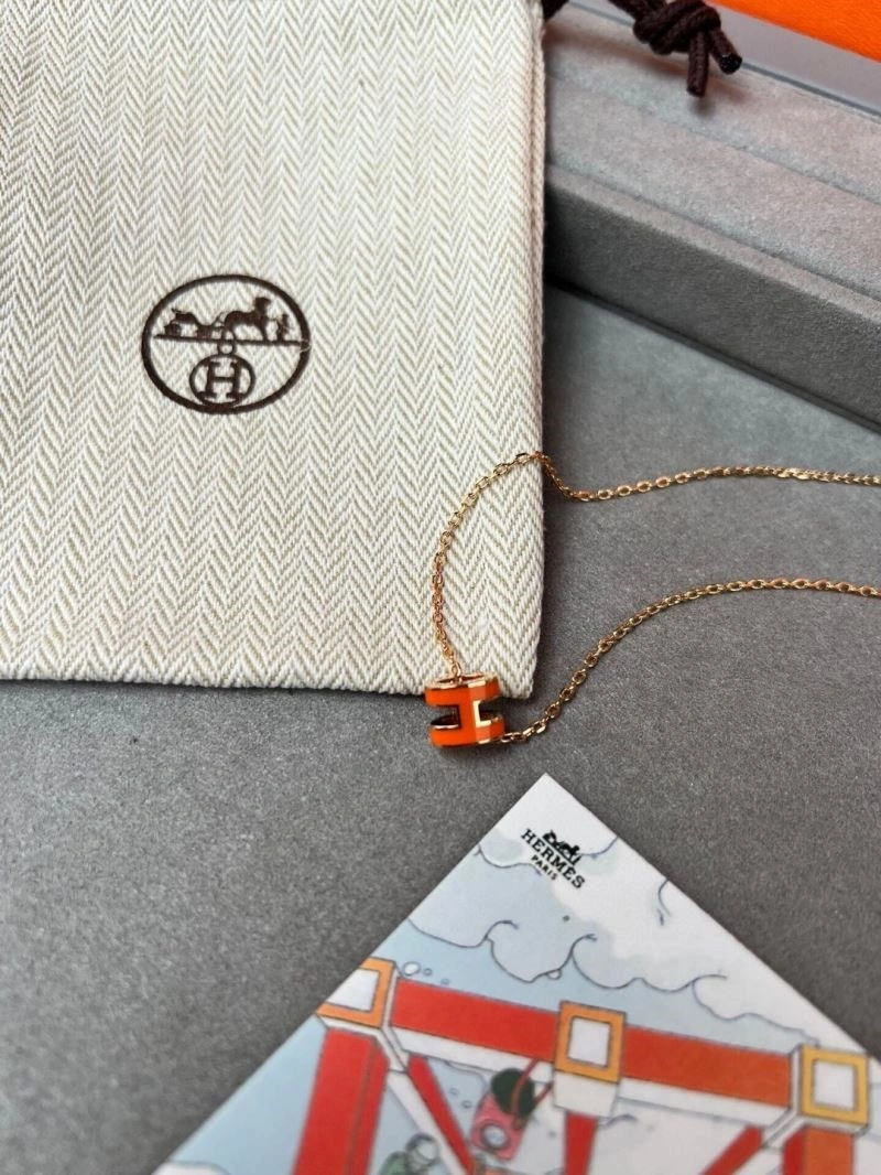 Indistinguishable Hermes Necklaces