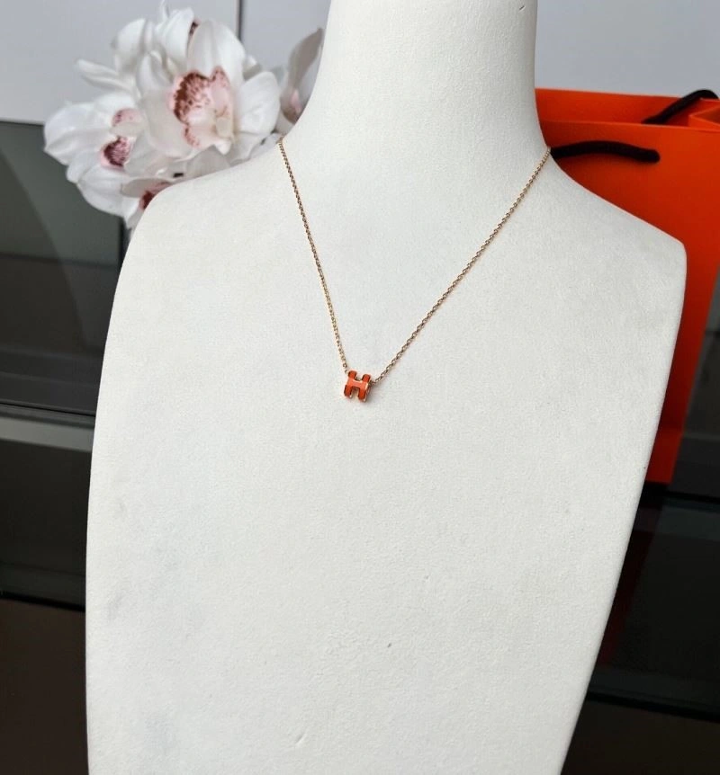 Indistinguishable Hermes Necklaces
