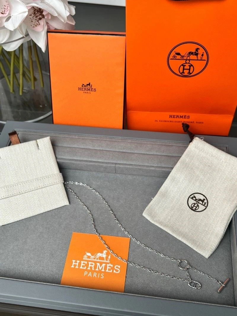 Low-cost Hermes Necklaces