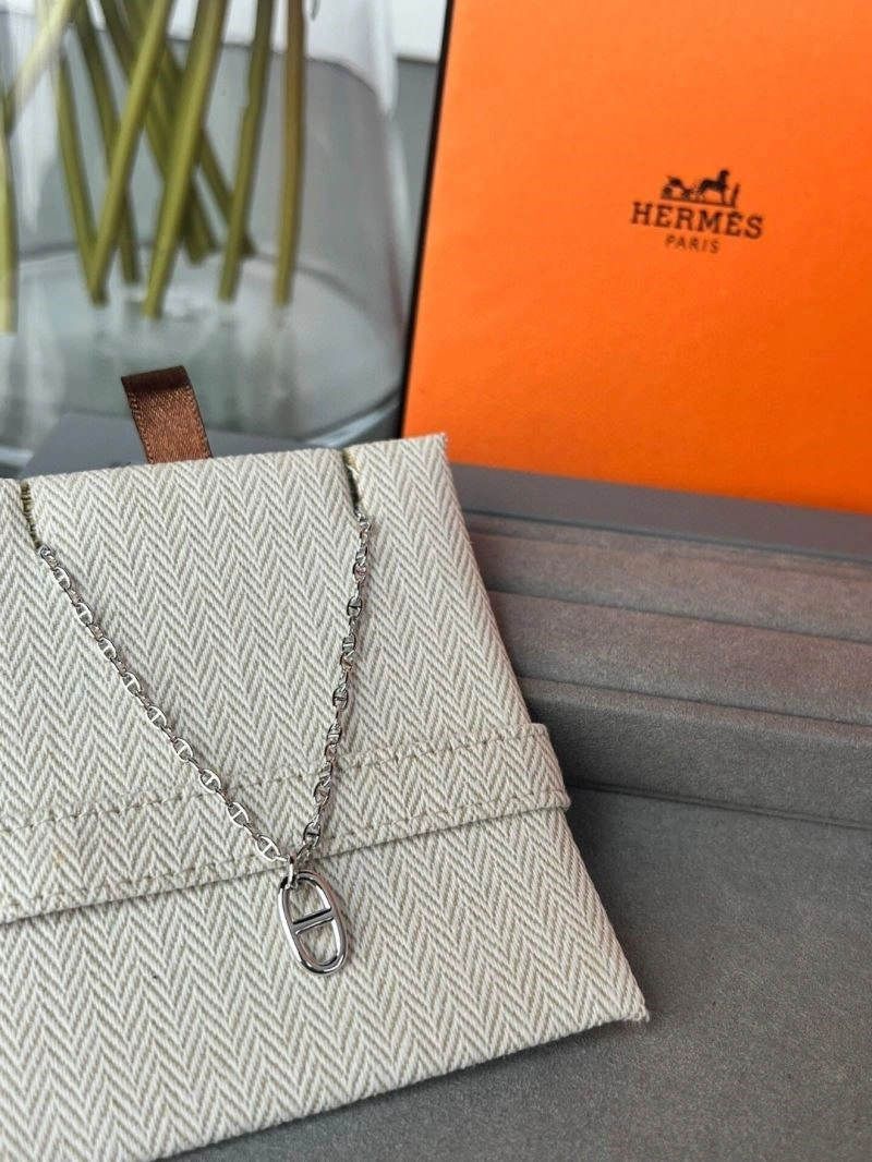 Low-cost Hermes Necklaces
