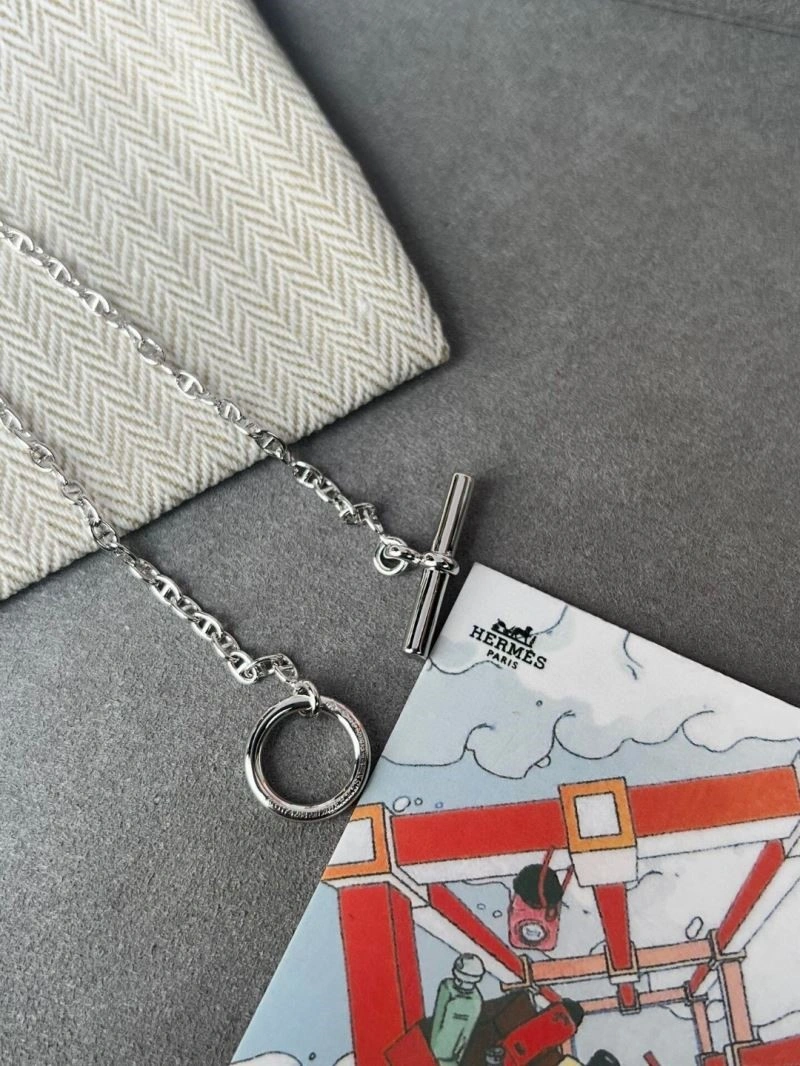 Low-cost Hermes Necklaces