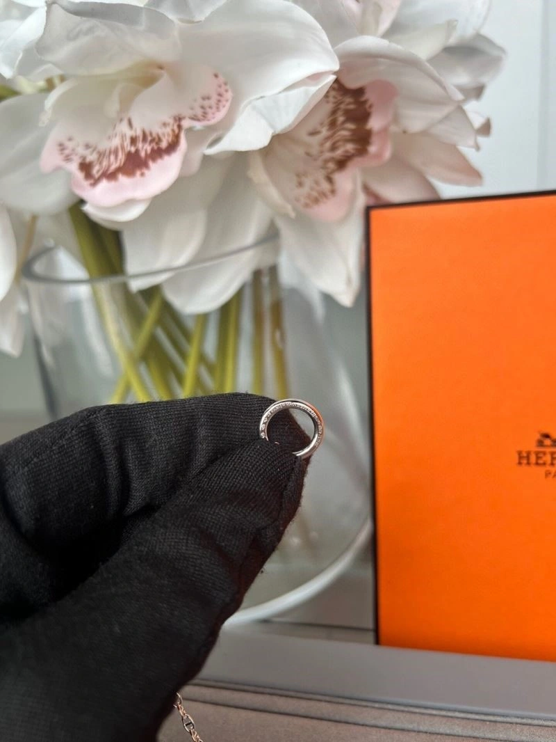 Low-cost Hermes Necklaces