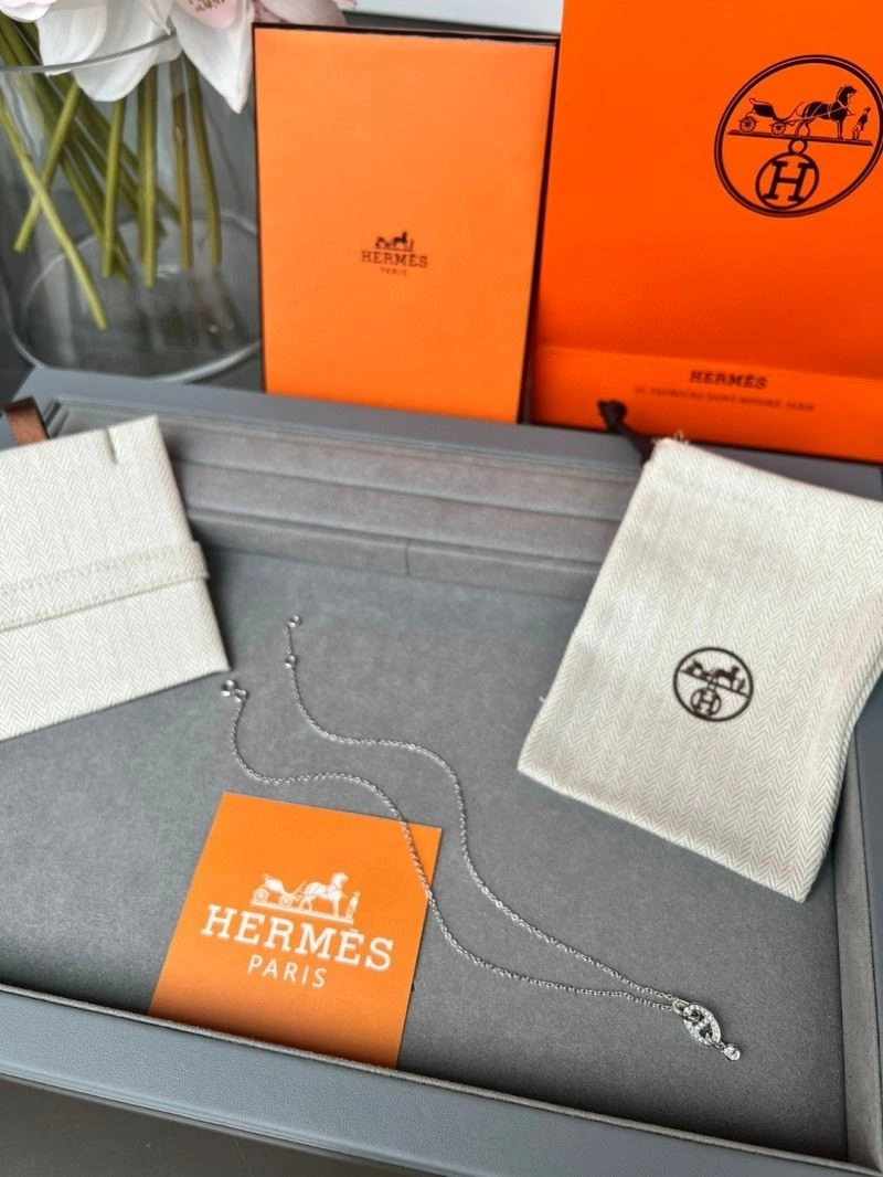 Indistinguishable Hermes Necklaces