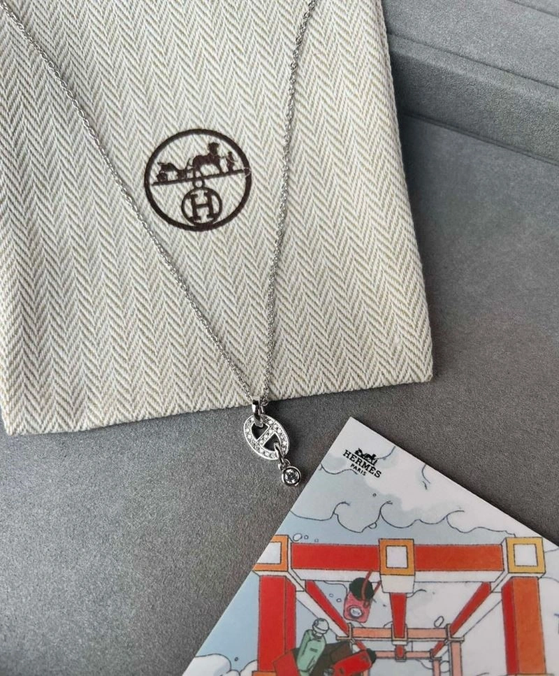 Indistinguishable Hermes Necklaces