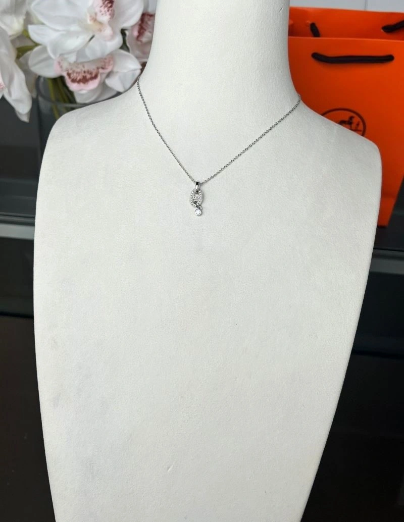 Indistinguishable Hermes Necklaces