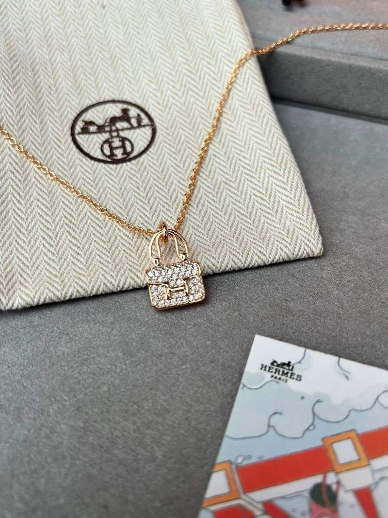 Indistinguishable Hermes Necklaces