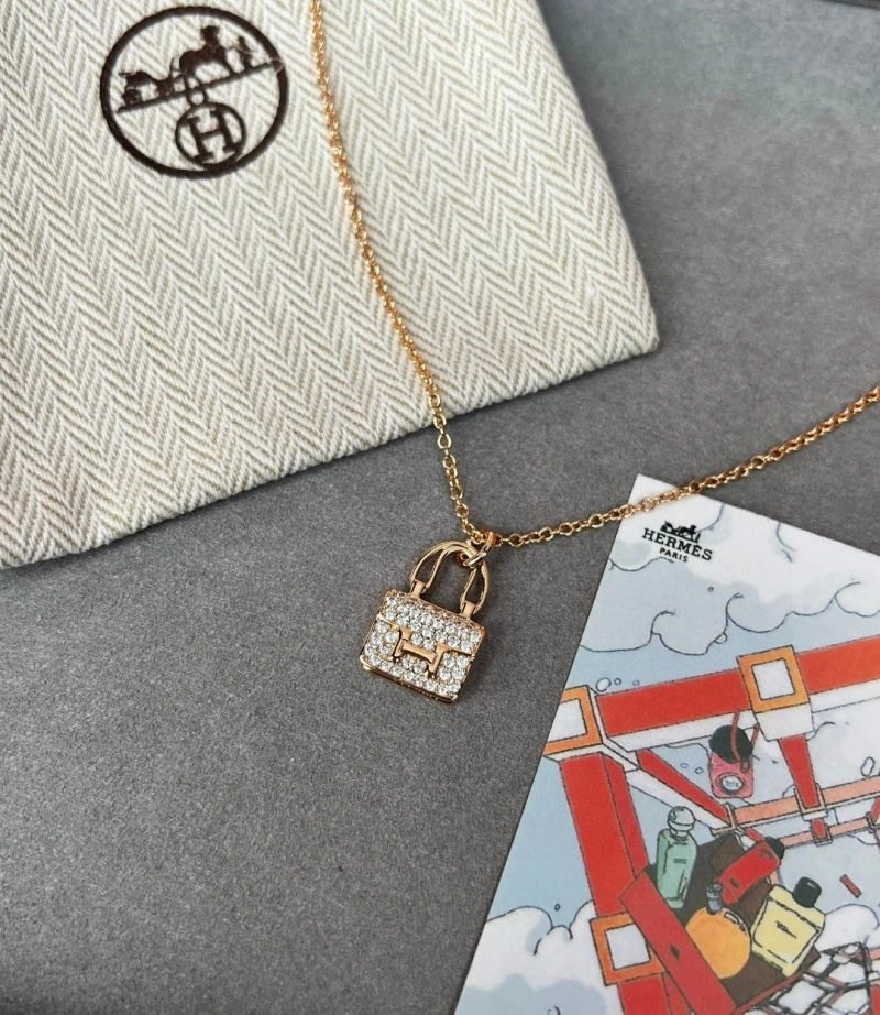 Indistinguishable Hermes Necklaces