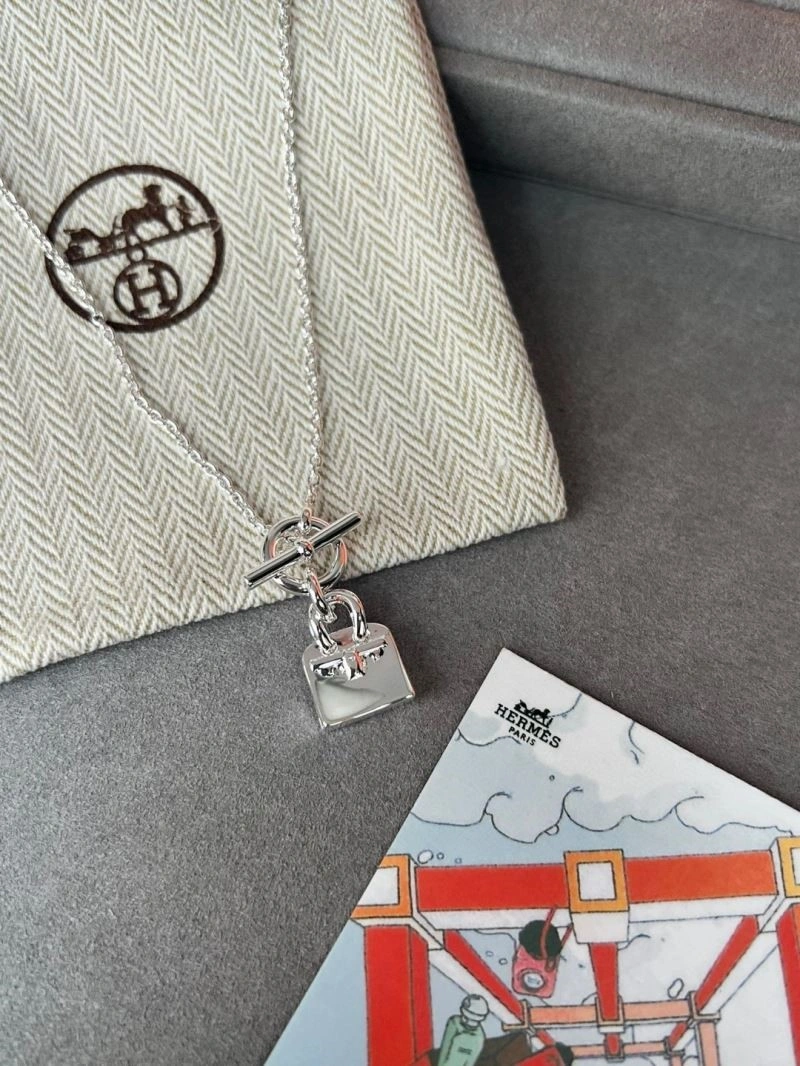 Accurate model Hermes Necklaces