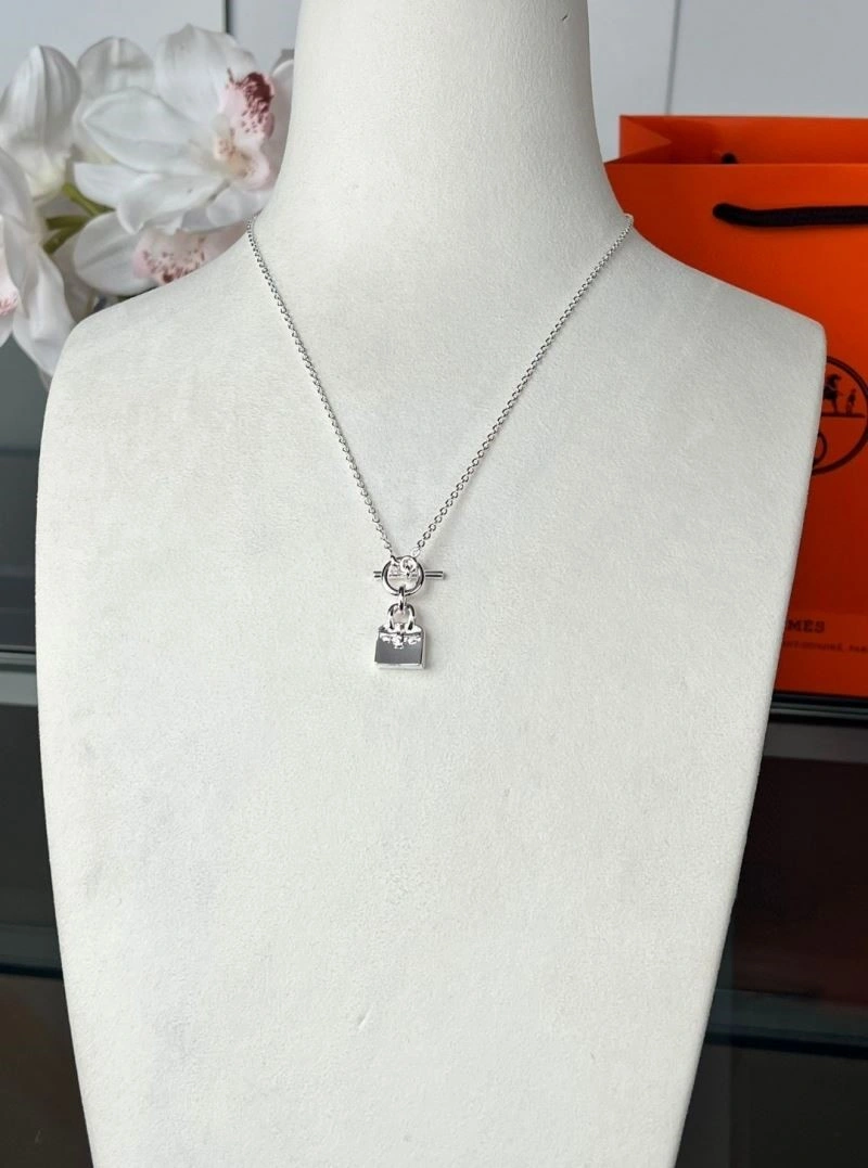Accurate model Hermes Necklaces