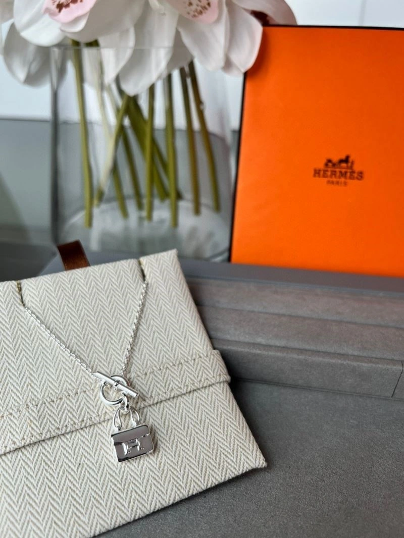 Bargain Hermes Necklaces