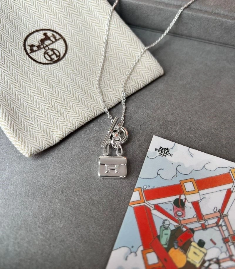 Bargain Hermes Necklaces