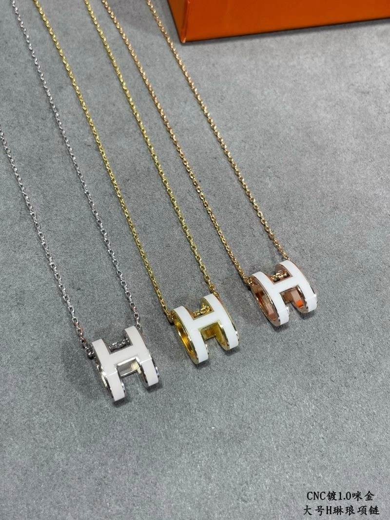 Indistinguishable Hermes Necklaces
