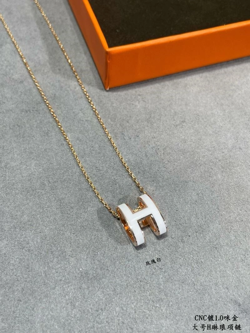 Indistinguishable Hermes Necklaces