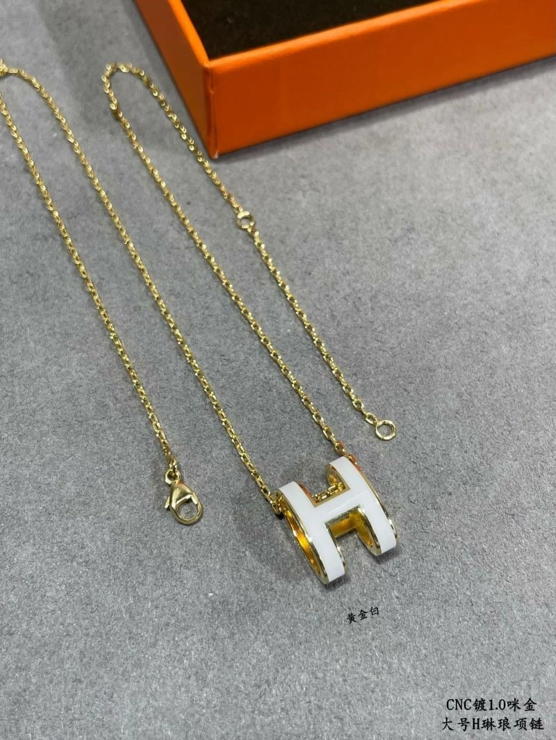 Indistinguishable Hermes Necklaces