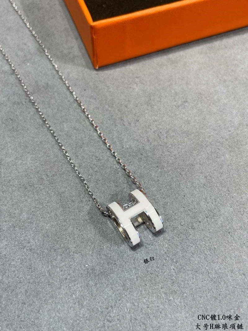 Indistinguishable Hermes Necklaces