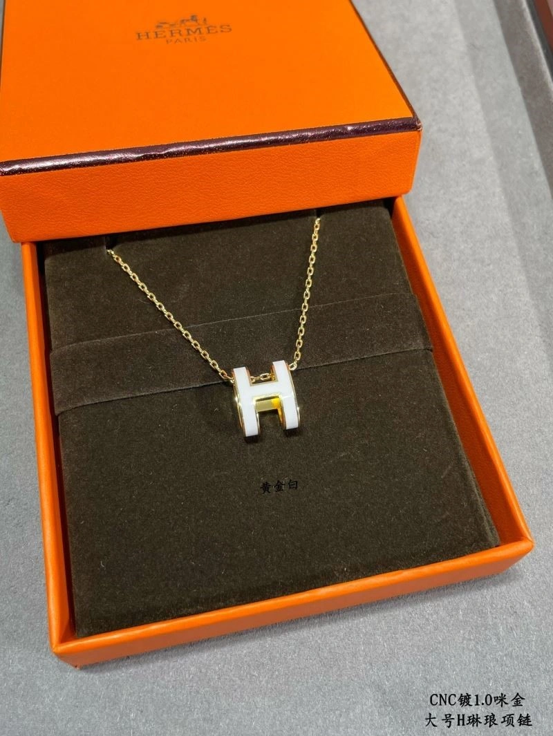 Indistinguishable Hermes Necklaces