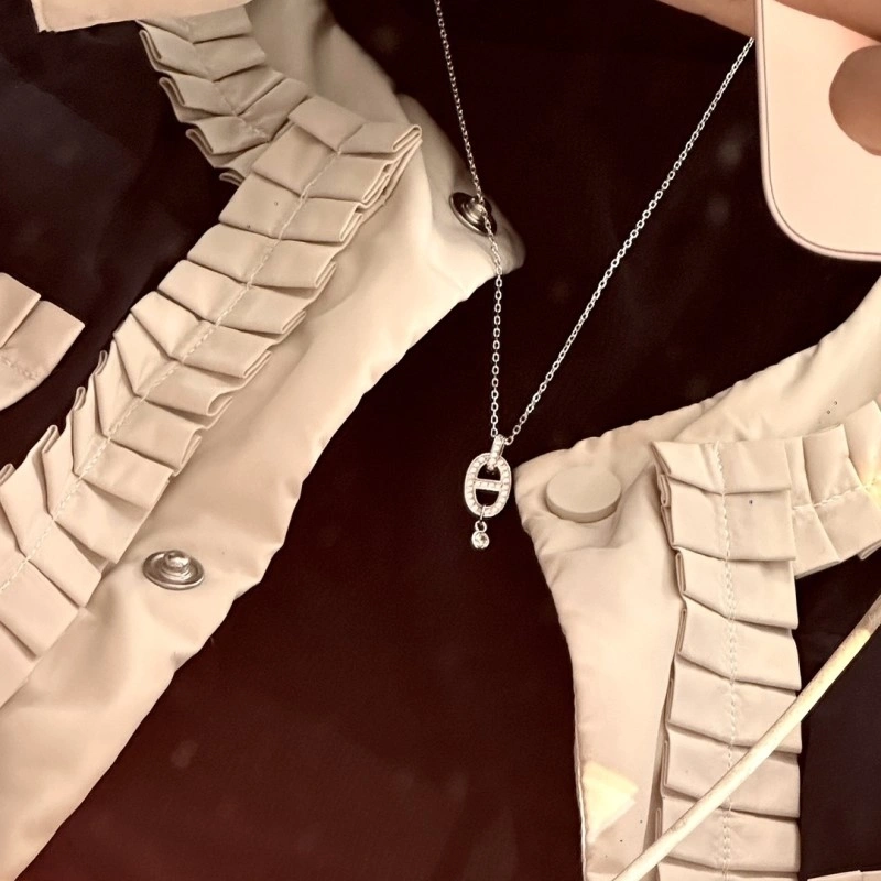 Low-cost Hermes Necklaces