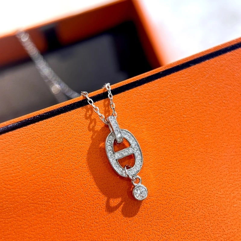 Low-cost Hermes Necklaces