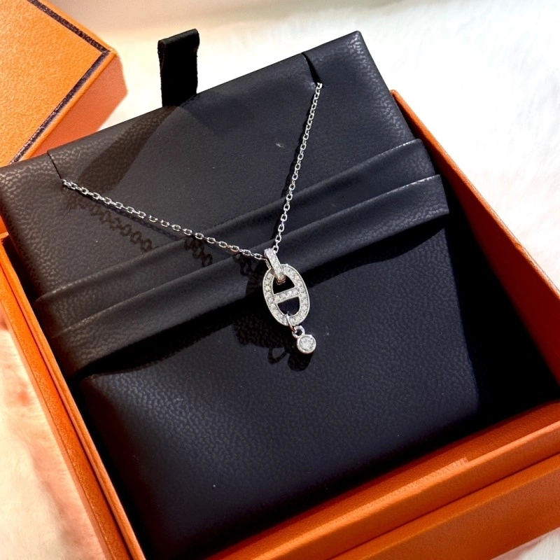 Low-cost Hermes Necklaces