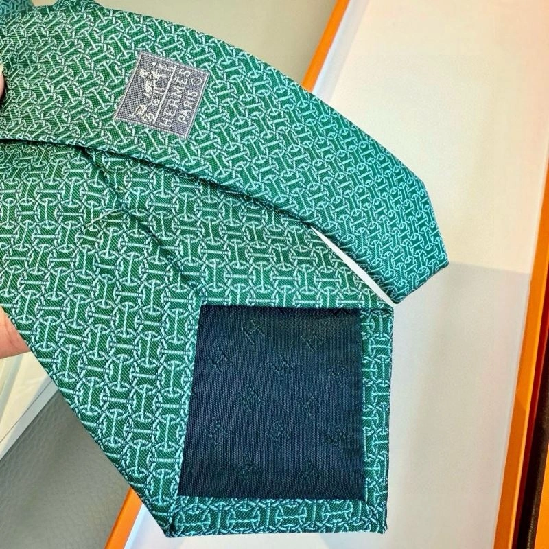 Low-cost Hermes Neckties