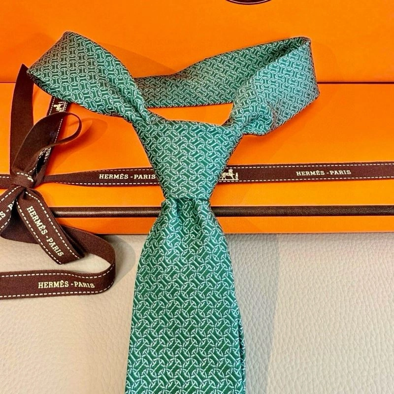 Low-cost Hermes Neckties
