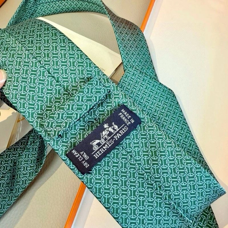 Low-cost Hermes Neckties