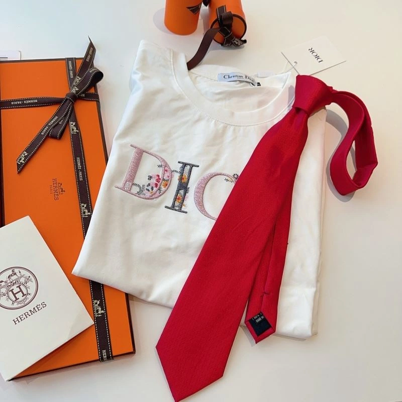 Low-cost Hermes Neckties