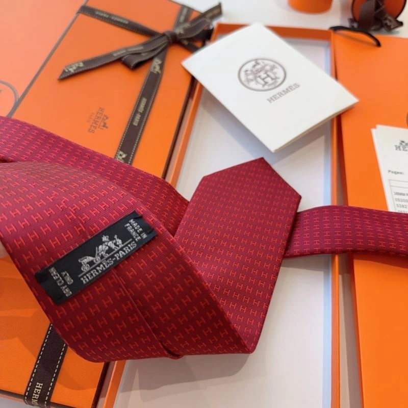 Top mirror Hermes Neckties