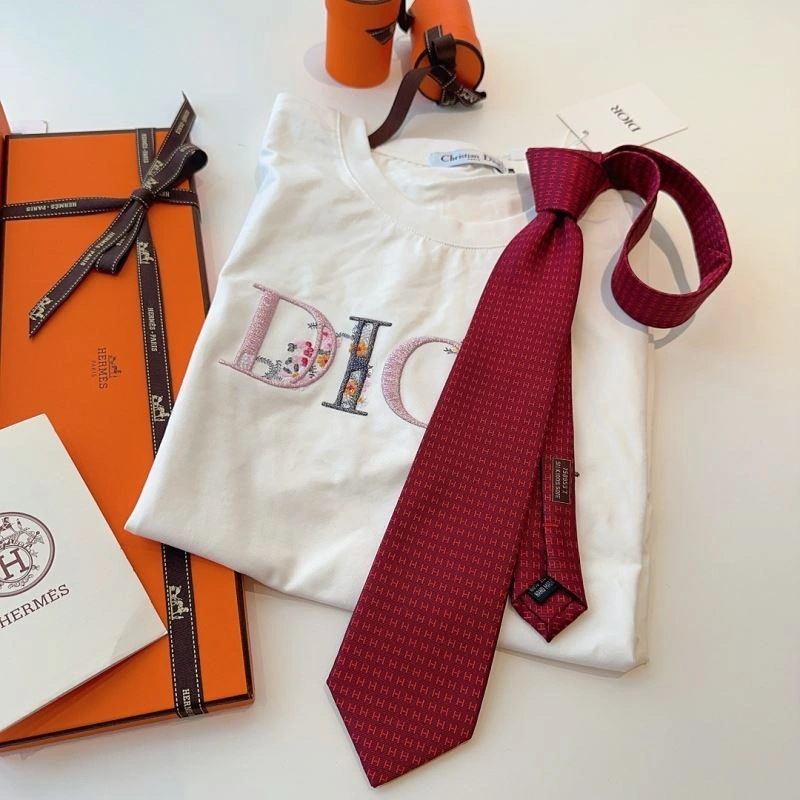 Top mirror Hermes Neckties