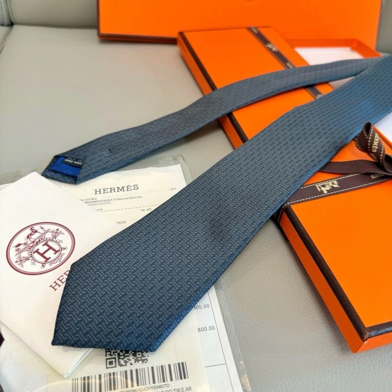 Top mirror Hermes Neckties