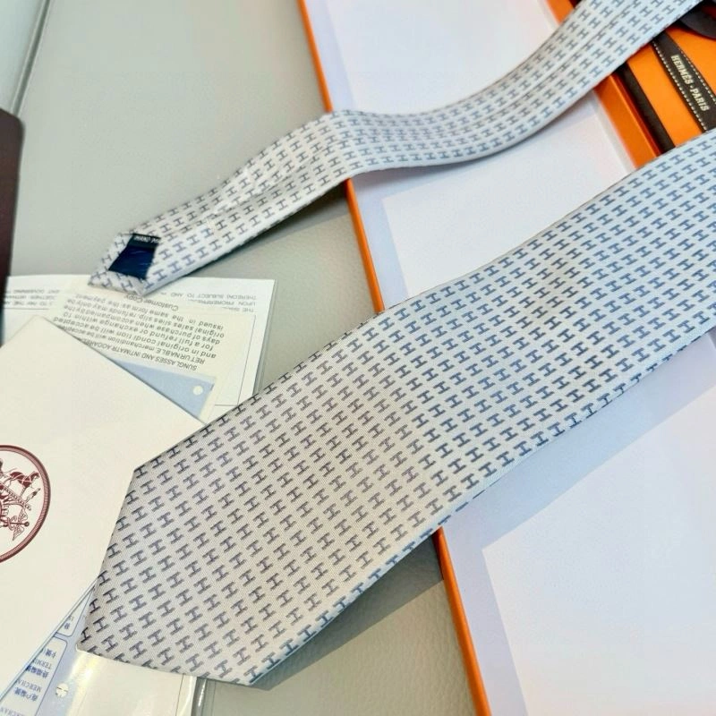 Top mirror Hermes Neckties