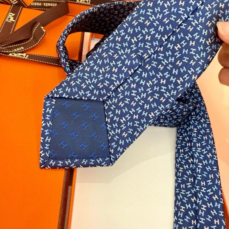 Low-cost Hermes Neckties
