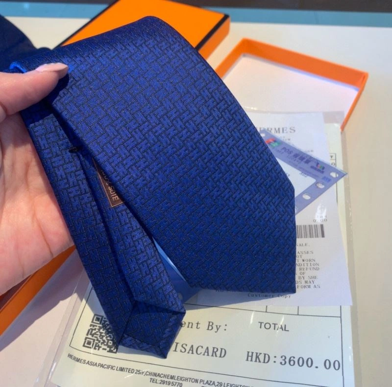 Top mirror Hermes Neckties