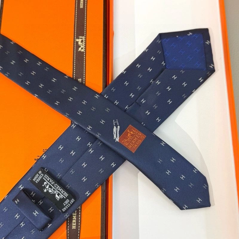 Low-cost Hermes Neckties
