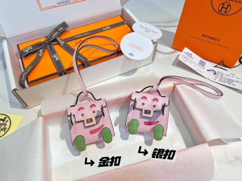 Low-cost Hermes Ornaments