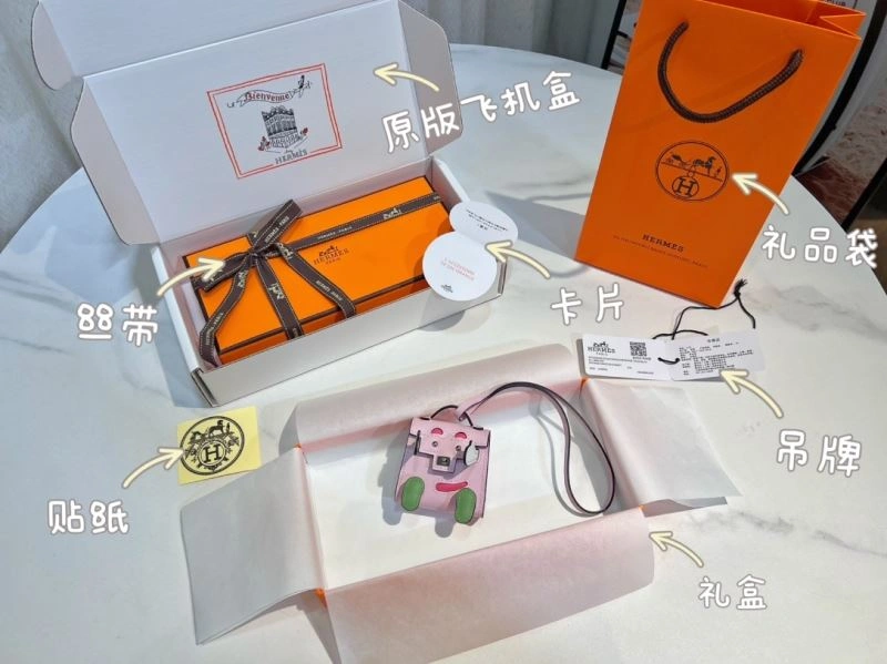 Low-cost Hermes Ornaments