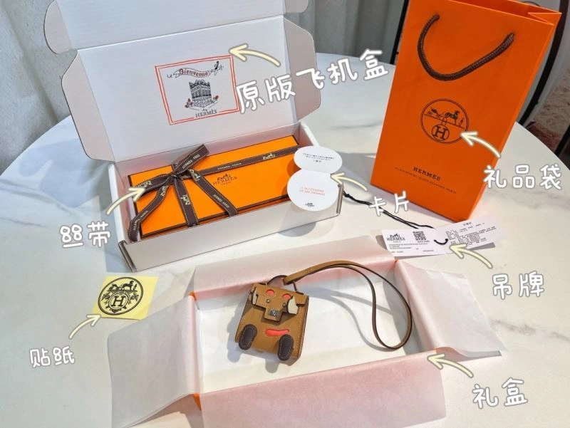 Low-cost Hermes Ornaments