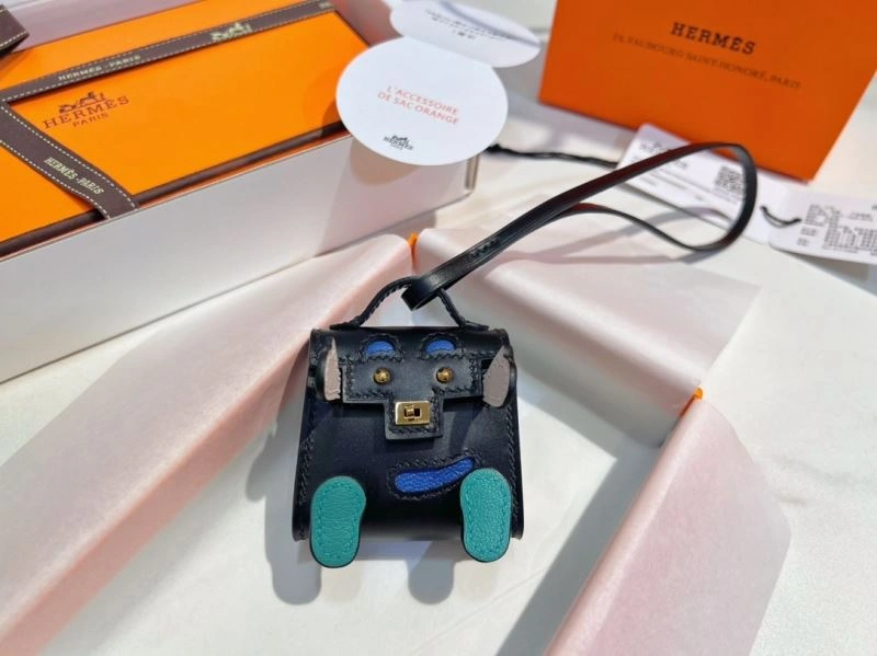 Low-cost Hermes Ornaments