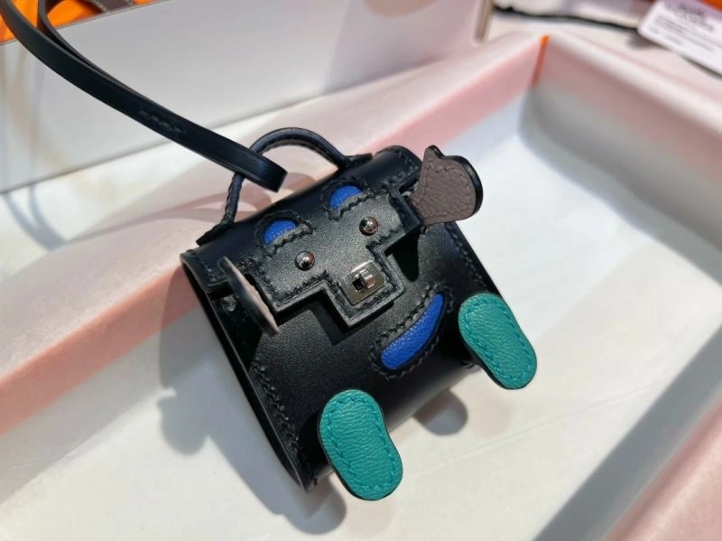 Low-cost Hermes Ornaments