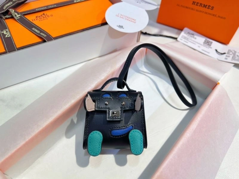 Low-cost Hermes Ornaments