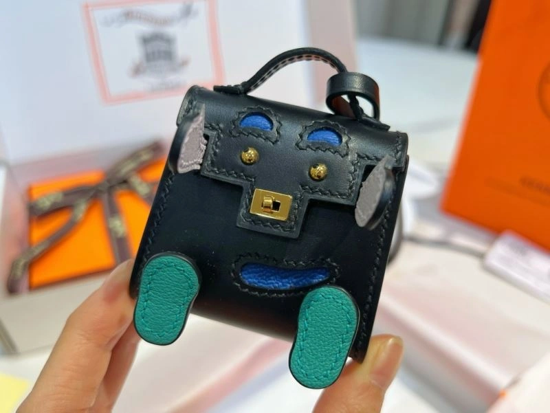 Low-cost Hermes Ornaments