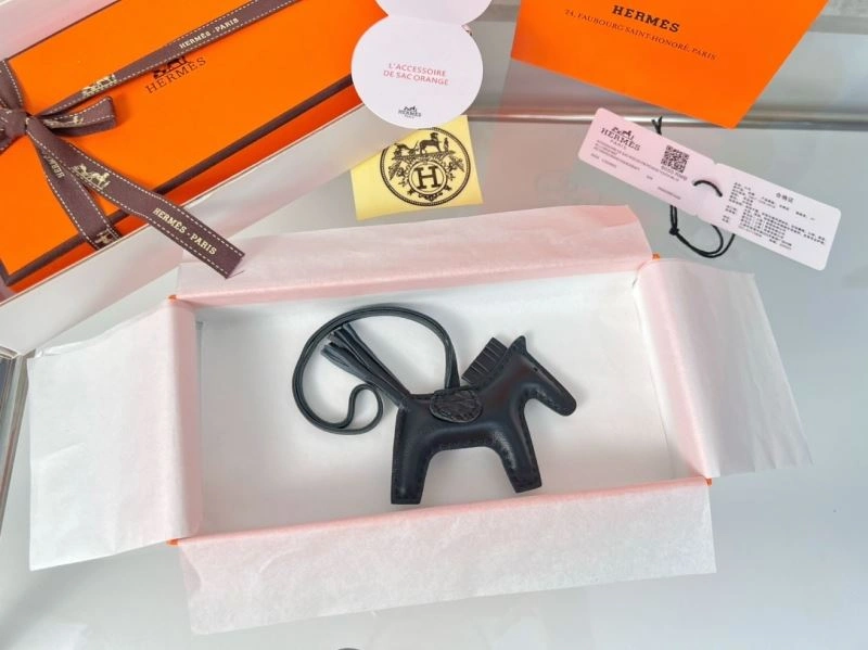 Low-cost Hermes Ornaments