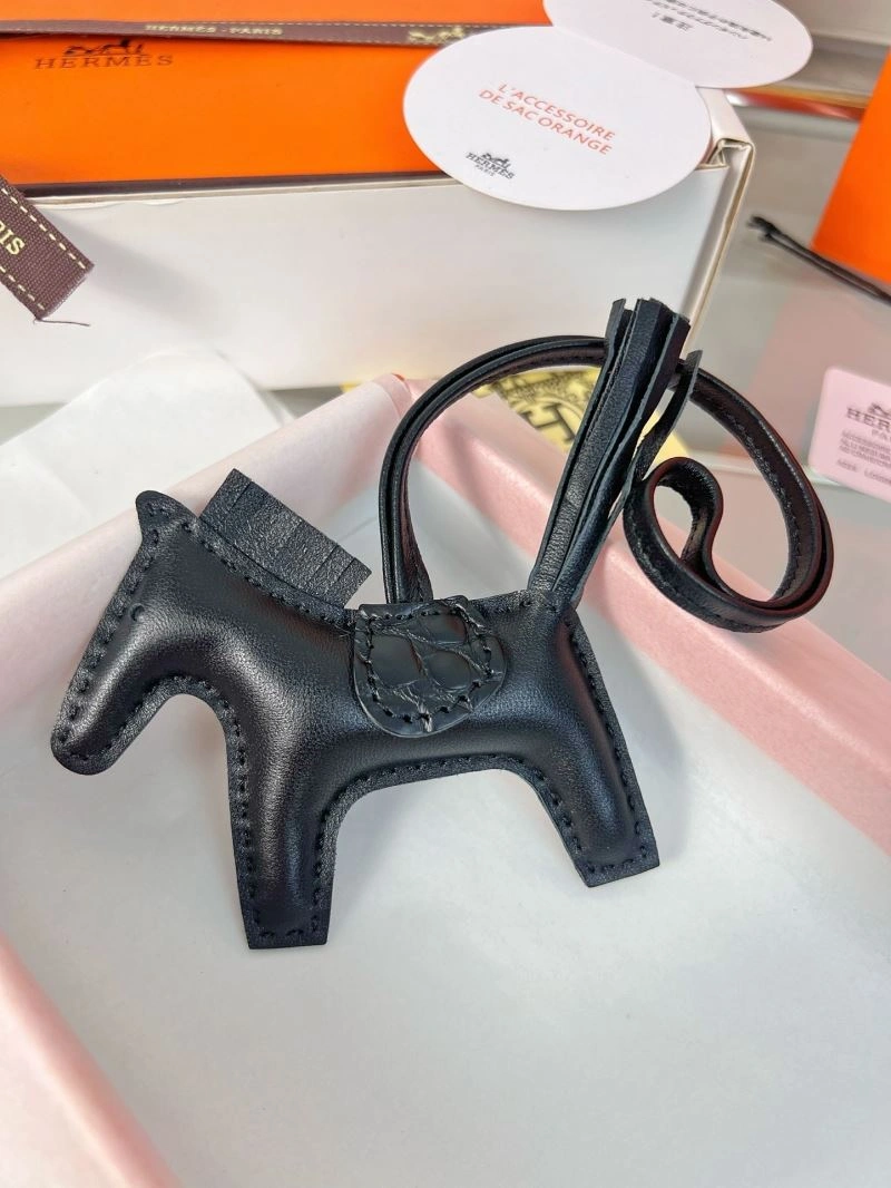 Low-cost Hermes Ornaments