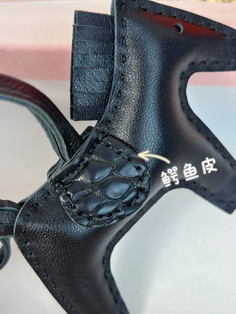 Low-cost Hermes Ornaments