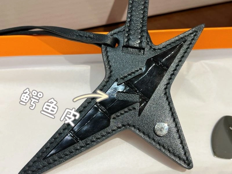 Low-cost Hermes Ornaments
