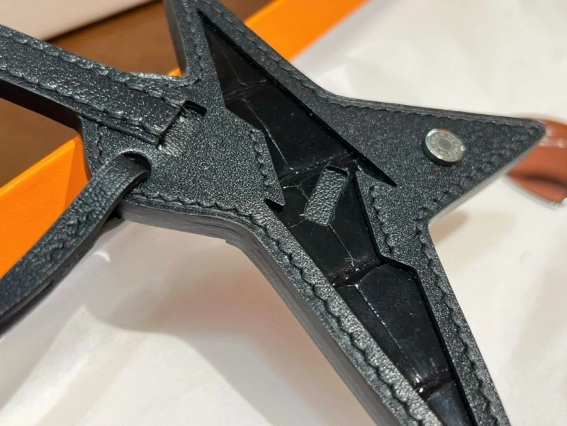 Low-cost Hermes Ornaments
