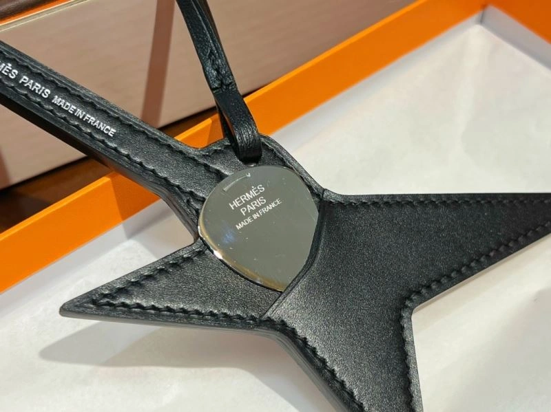 Low-cost Hermes Ornaments