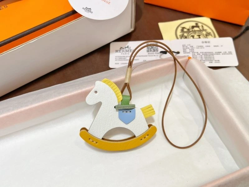 Low-cost Hermes Ornaments
